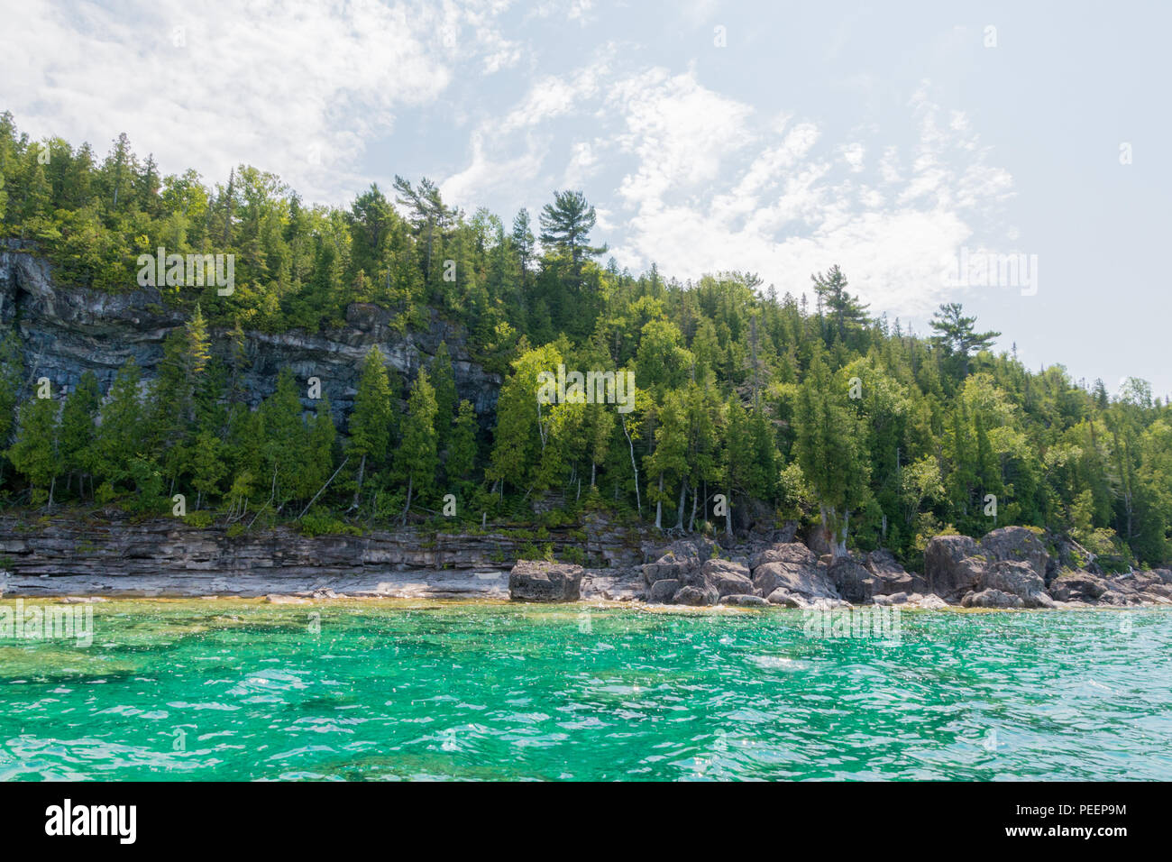 Niagara escarpment cliff limestone hi-res stock photography and images ...