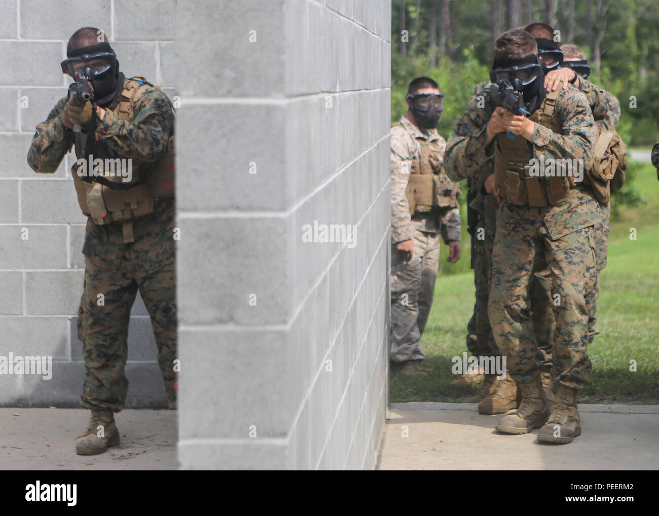 Marines with Support Company, 2nd Combat Engineer Battalion, practice ...