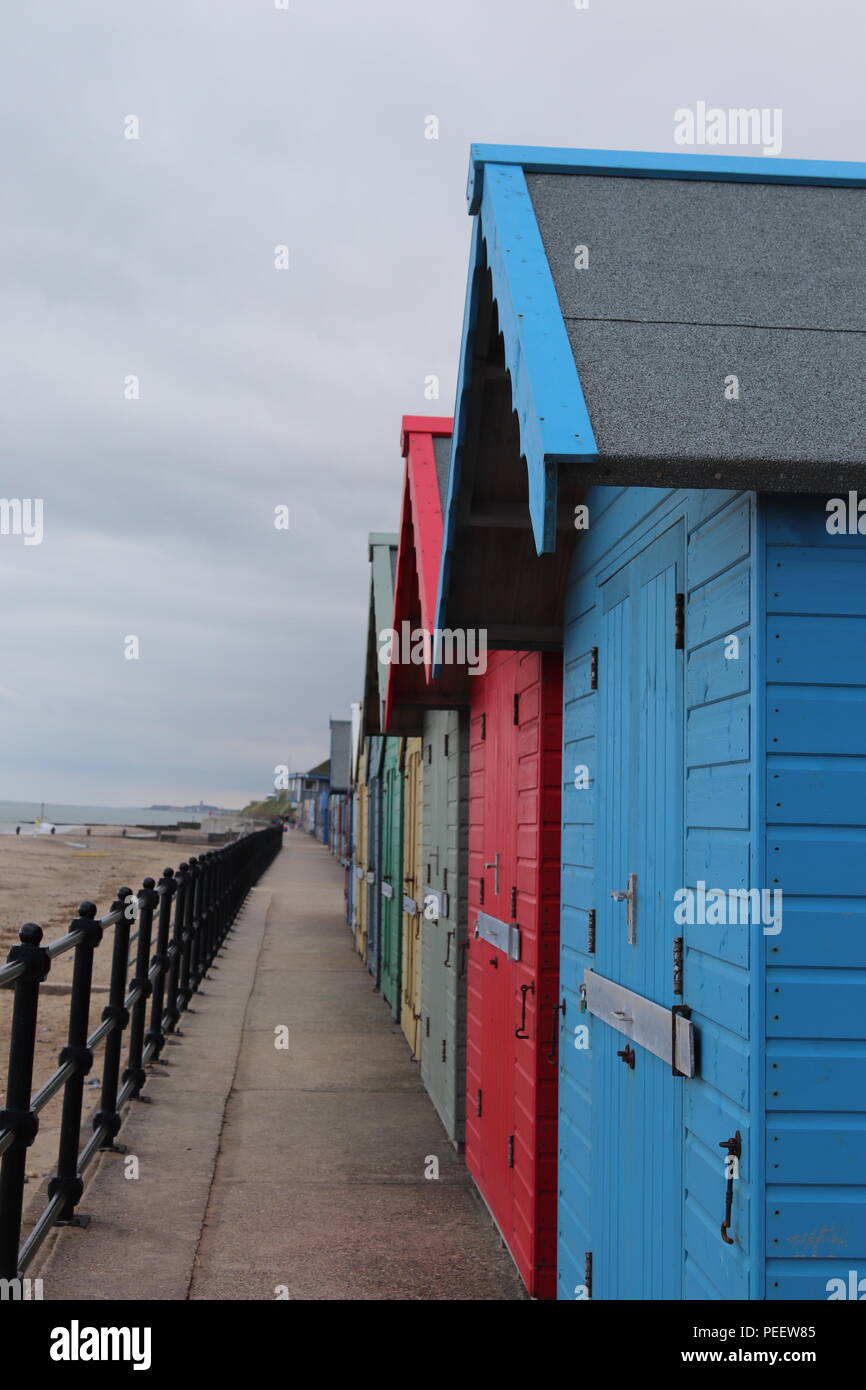 Tidy beach huts hi-res stock photography and images - Alamy
