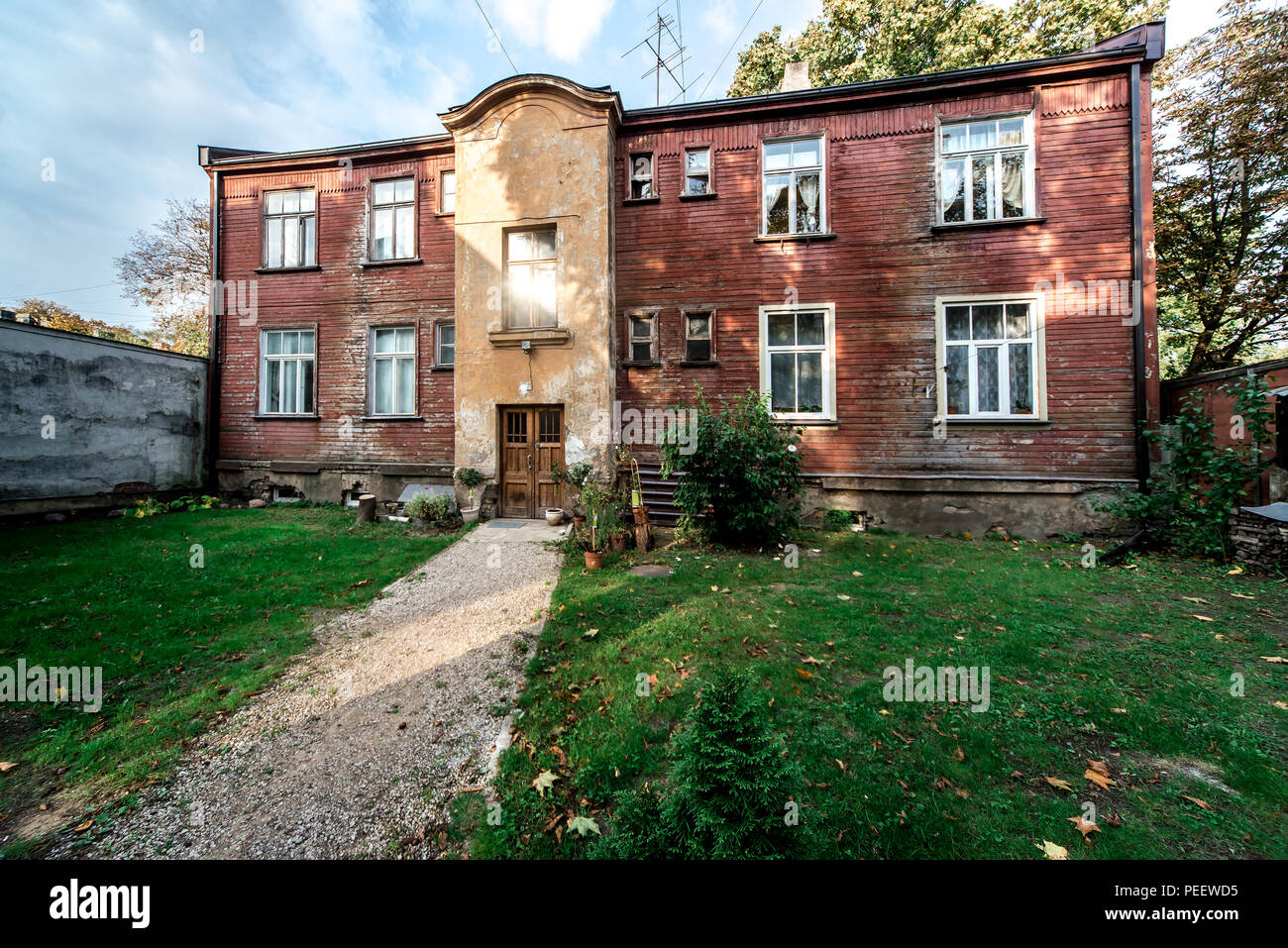 Old rustic house hi-res stock photography and images - Alamy