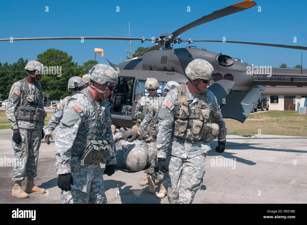 Soldiers carry u s soldier brandon hi-res stock photography and images ...