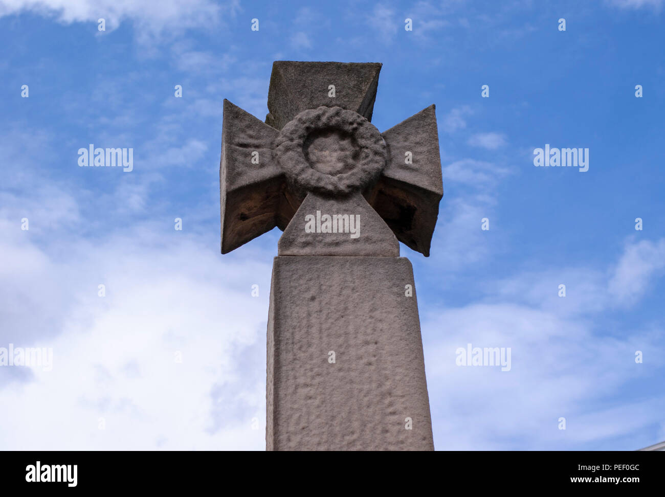 Ww1 war memorial in shape of cross hi-res stock photography and images ...