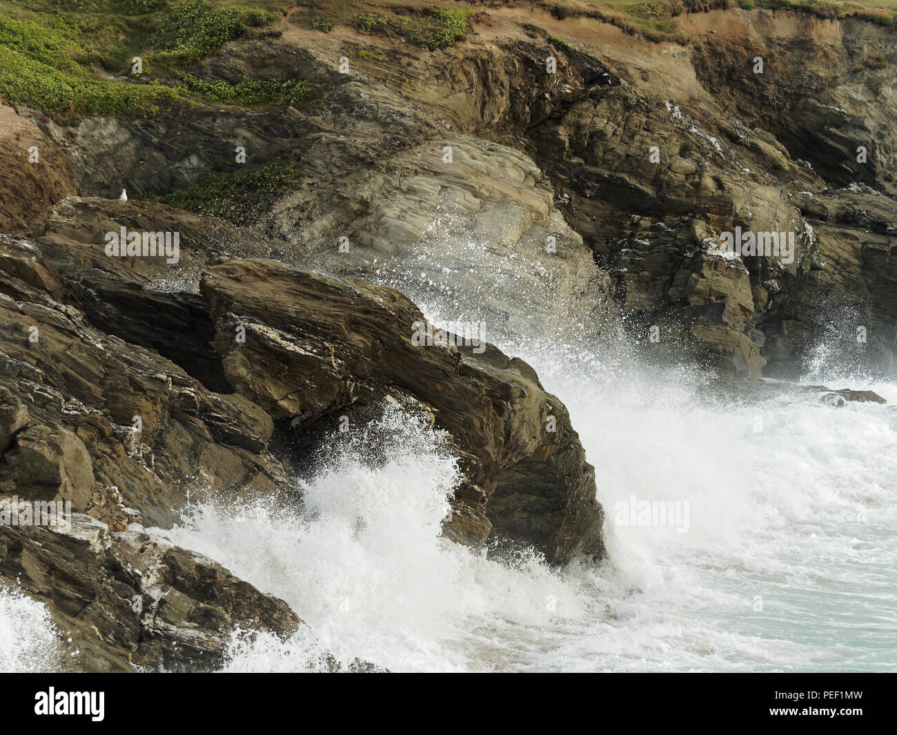 Big waves on cornish cliff hi-res stock photography and images - Alamy