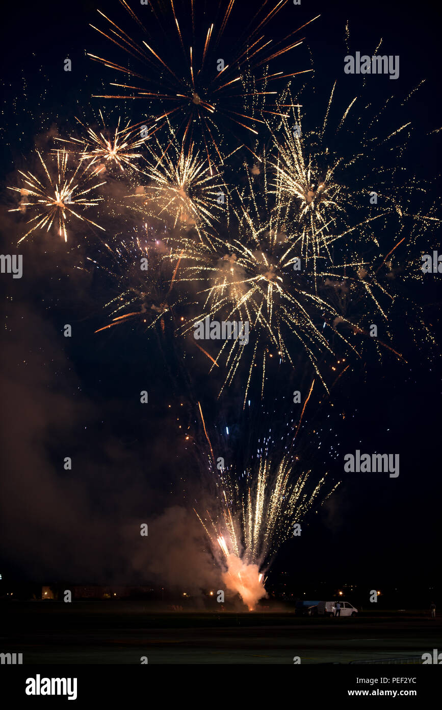 Multiple golden fireworks Stock Photo - Alamy