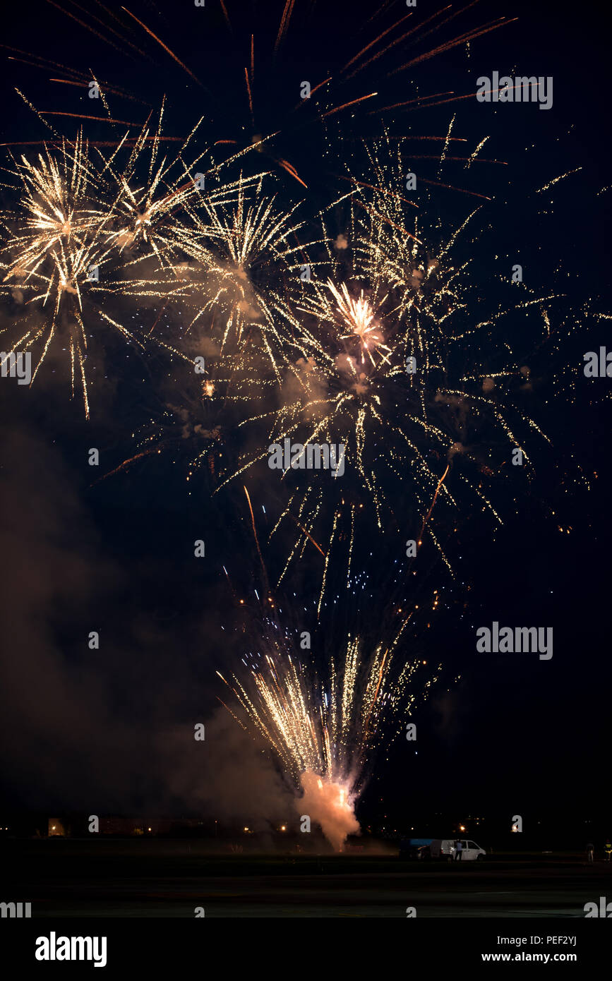 Multiple golden fireworks Stock Photo - Alamy
