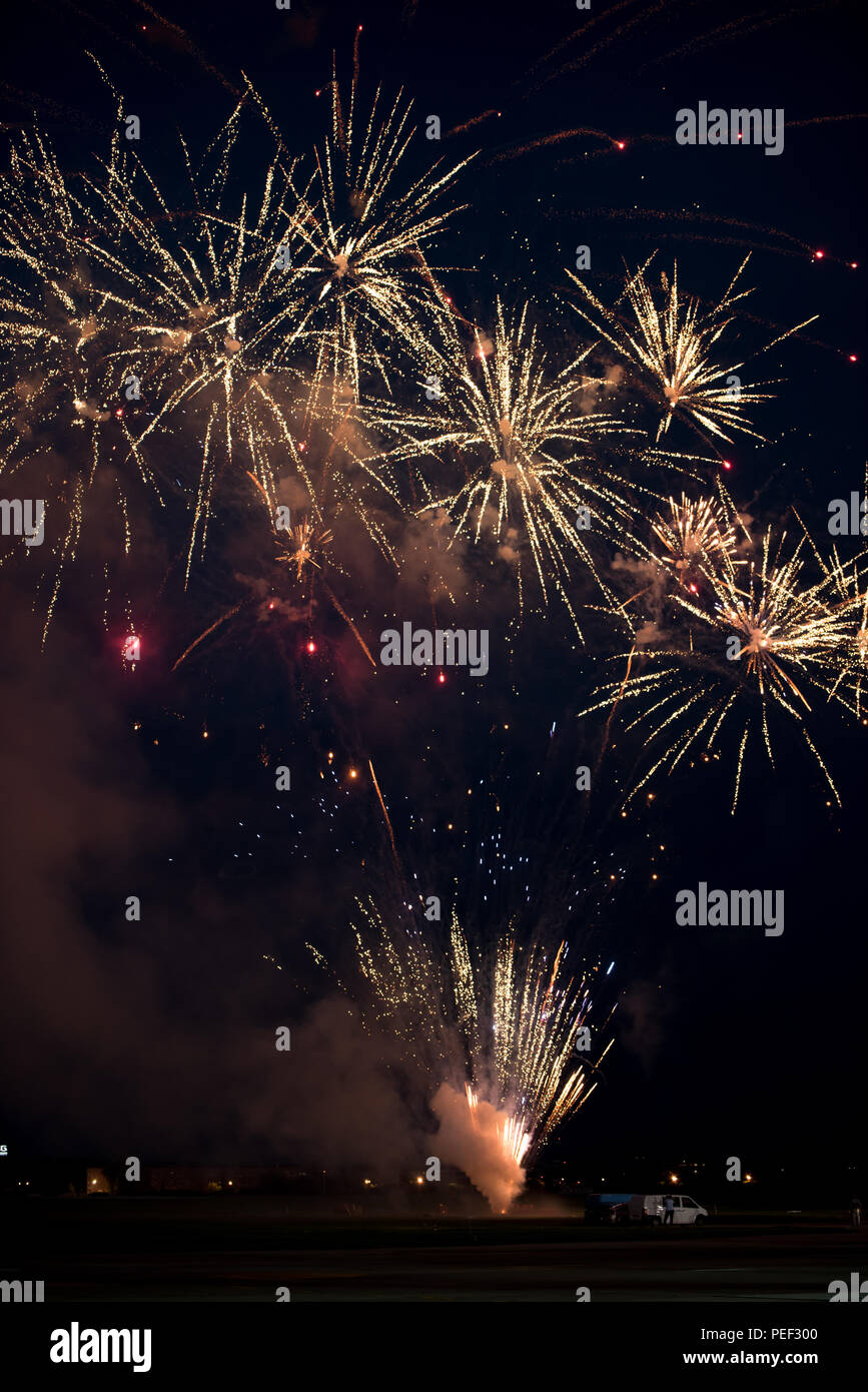 Multiple golden fireworks Stock Photo - Alamy
