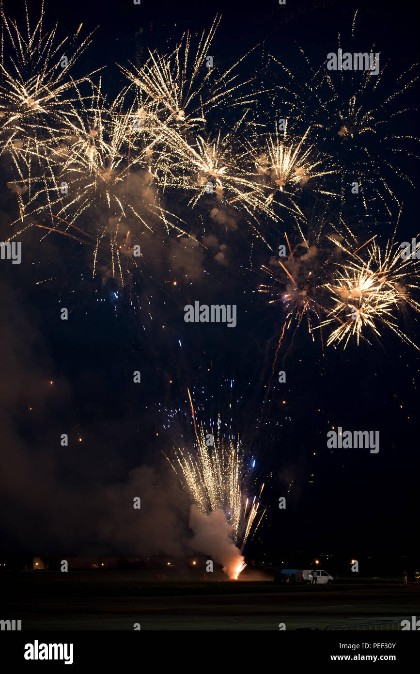 Multiple golden fireworks Stock Photo - Alamy