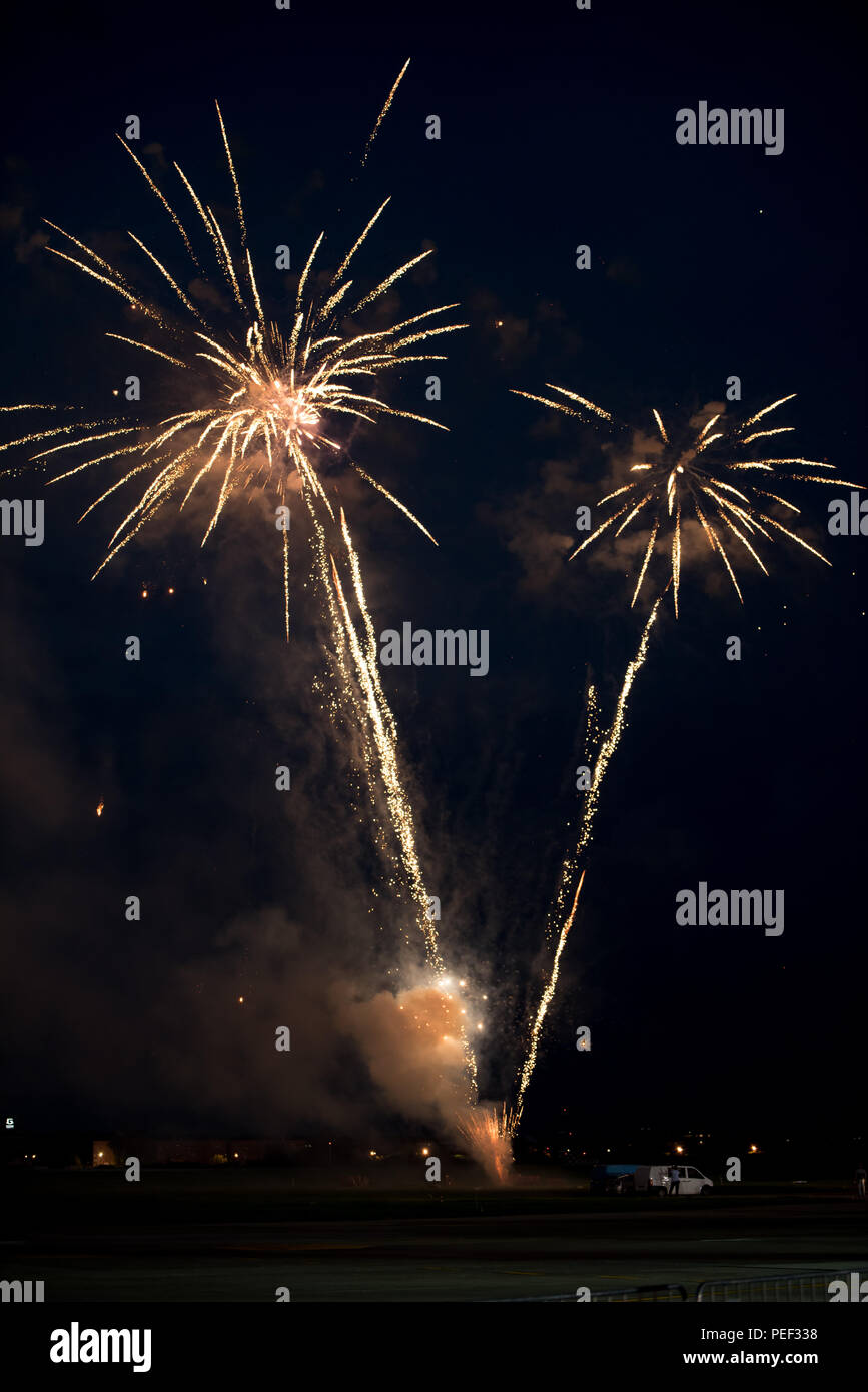 Multiple golden fireworks Stock Photo - Alamy