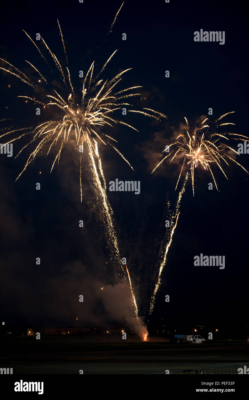 Multiple golden fireworks Stock Photo - Alamy