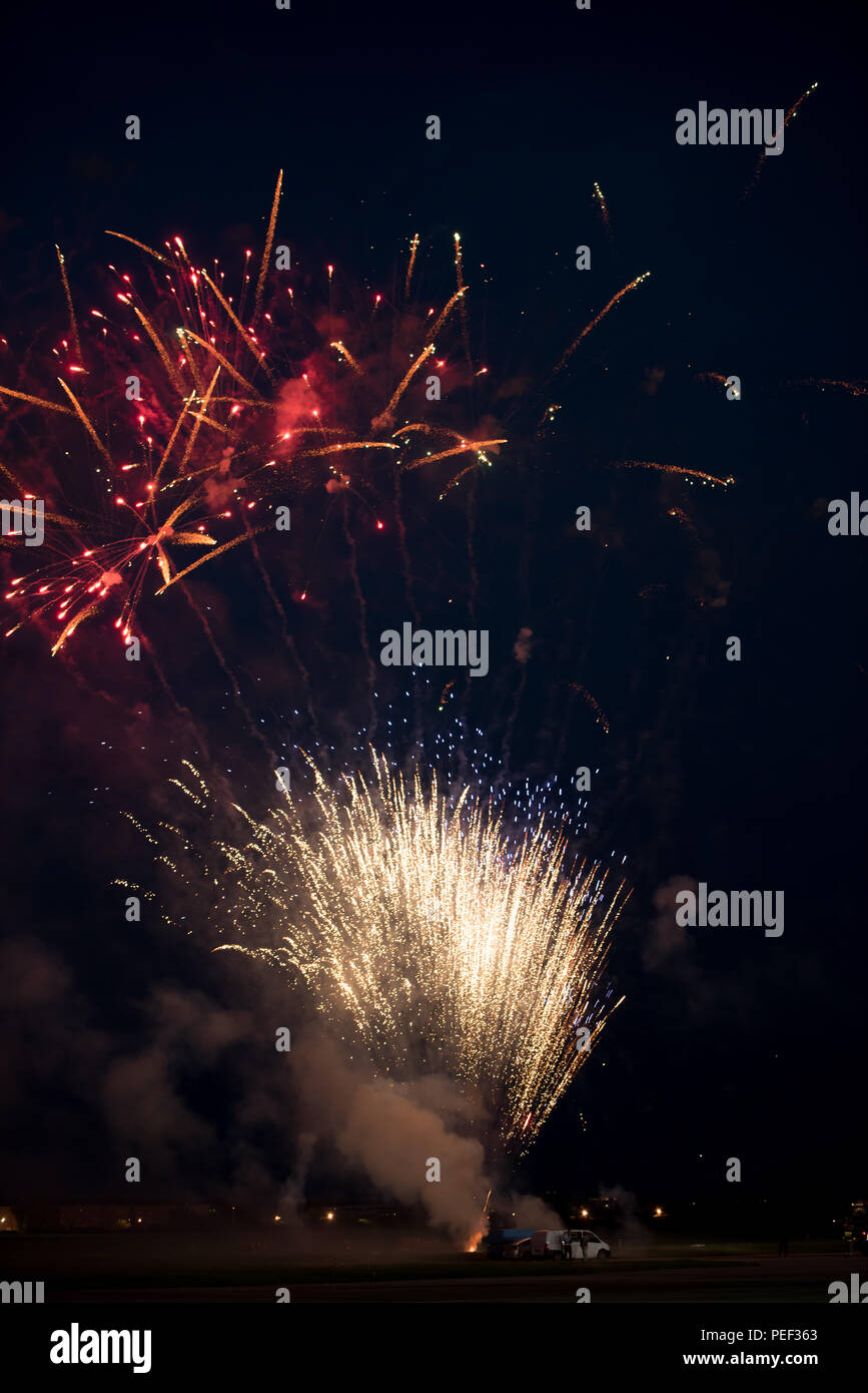 Red and gold fireworks Stock Photo - Alamy