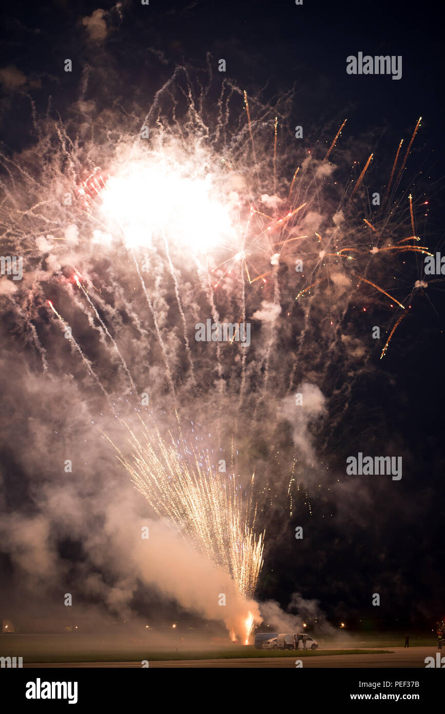 Airshow firework display hi-res stock photography and images - Alamy