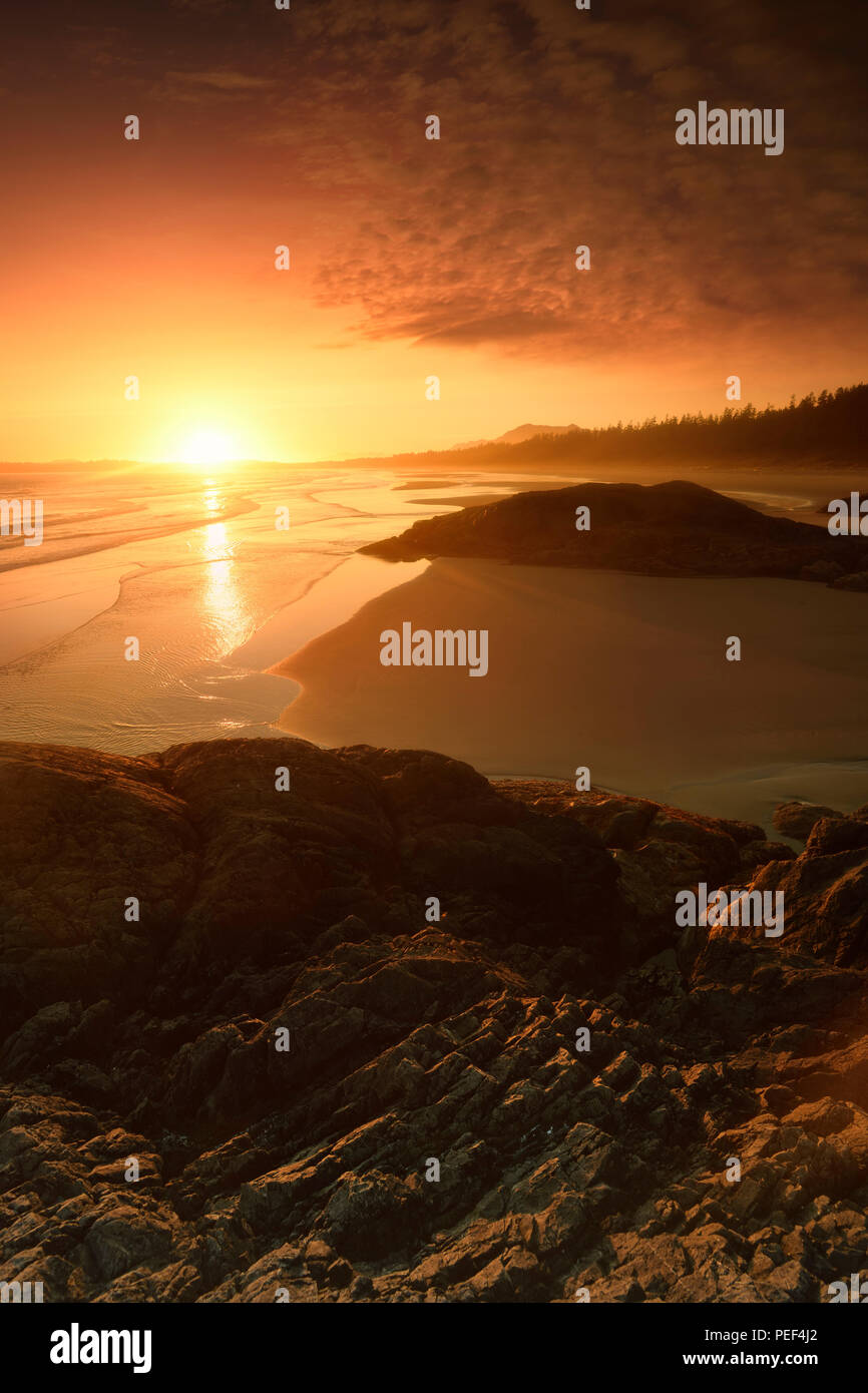 Sandy shore at sunset hi-res stock photography and images - Alamy