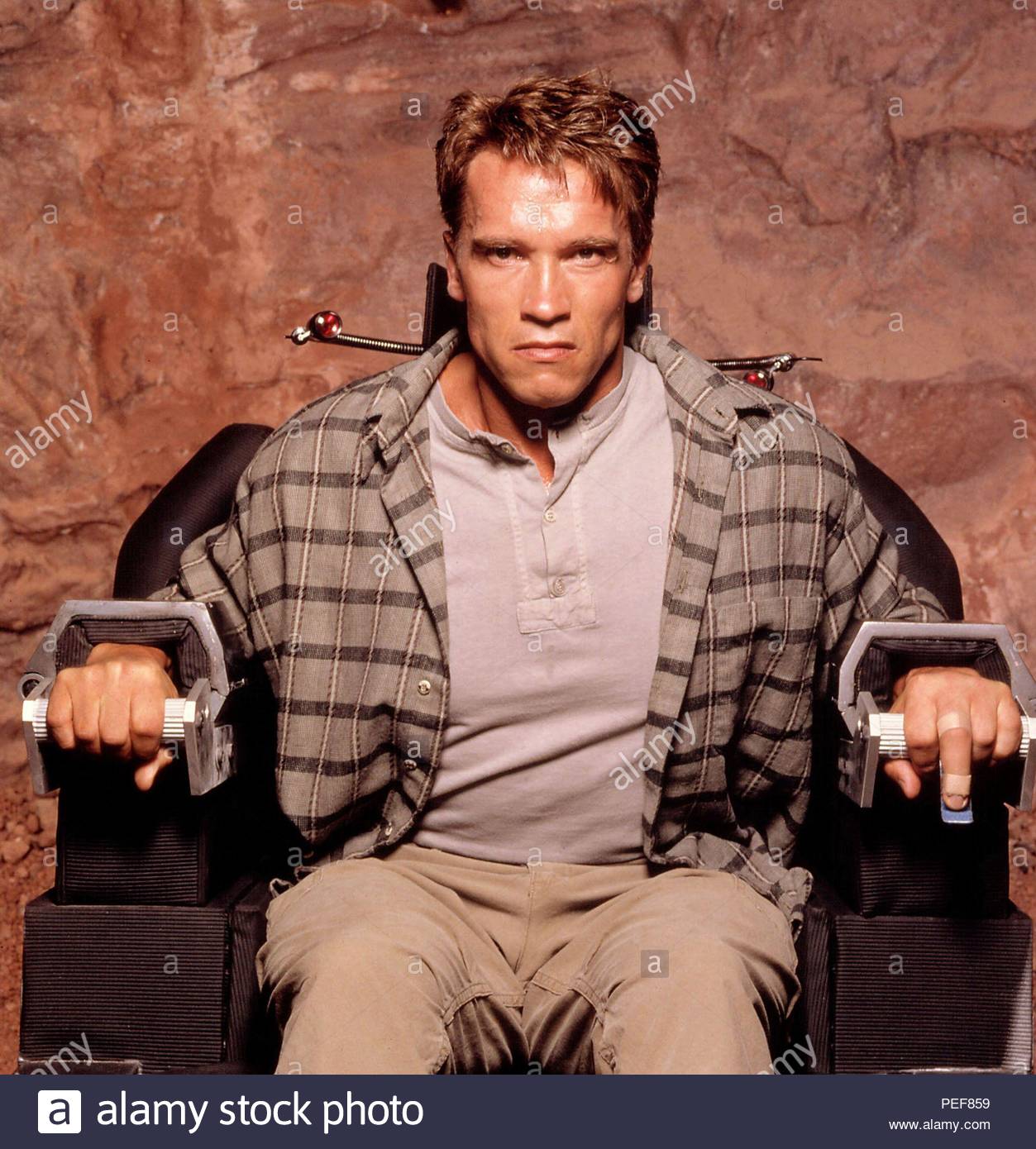 Total Recall Schwarzenegger Stock Photos & Total Recall Schwarzenegger ...