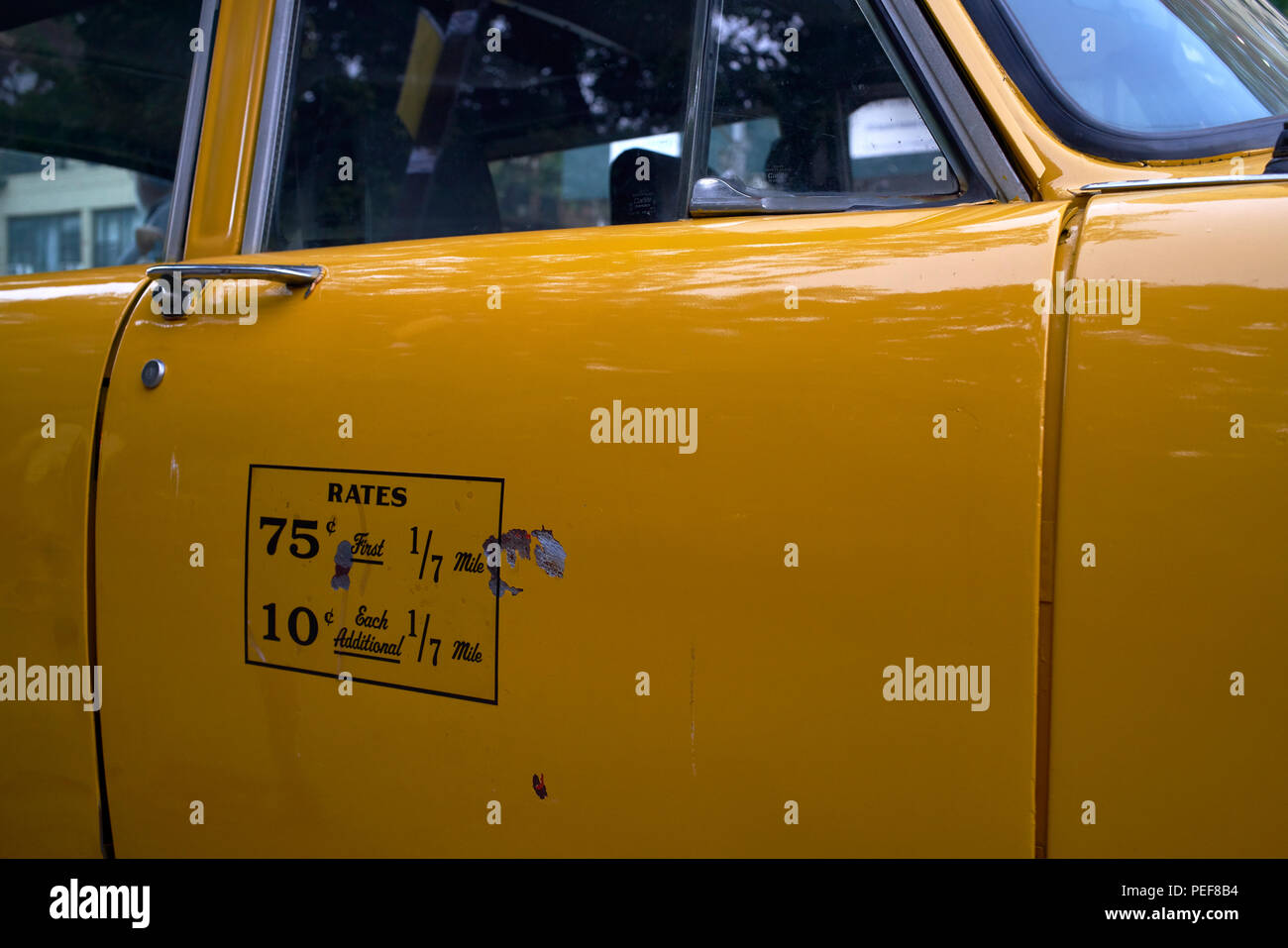 Checker cab hi-res stock photography and images - Alamy