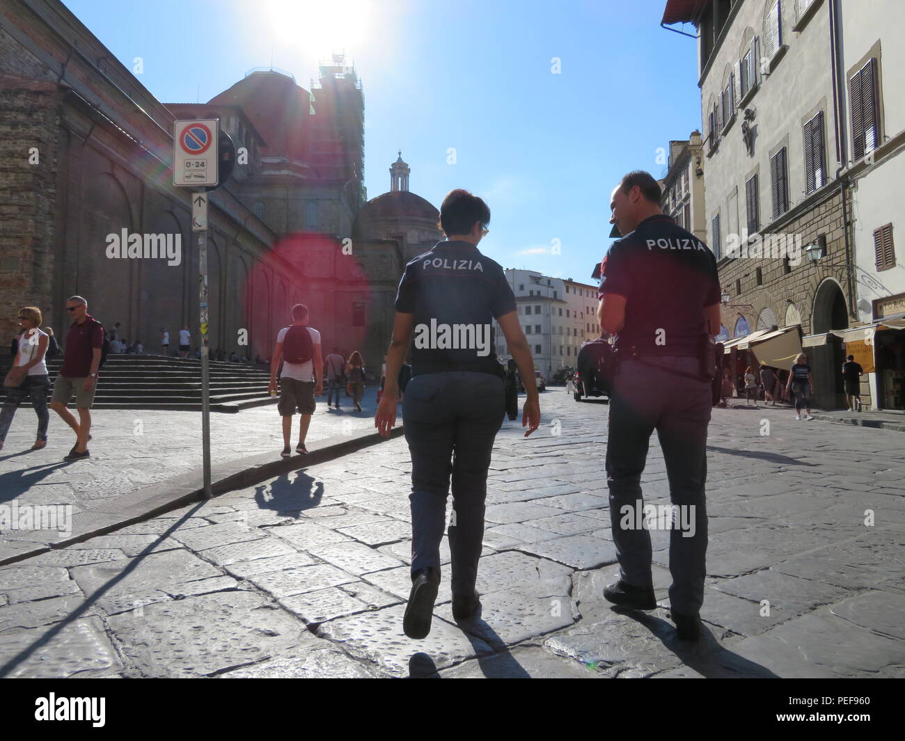 Police officers talking hi-res stock photography and images - Alamy