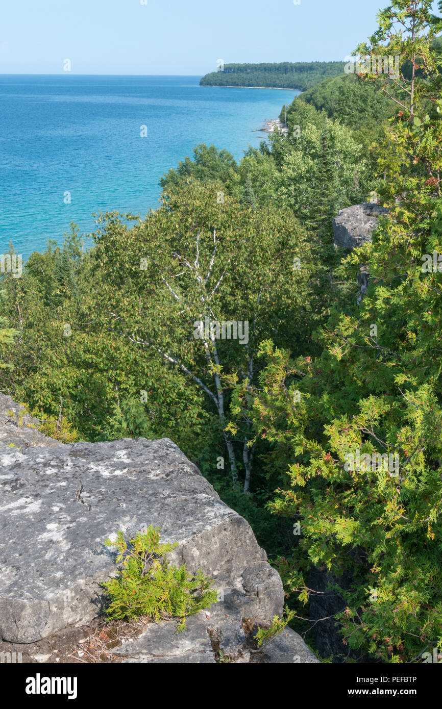 Niagara escarpment cliff limestone hi-res stock photography and images ...