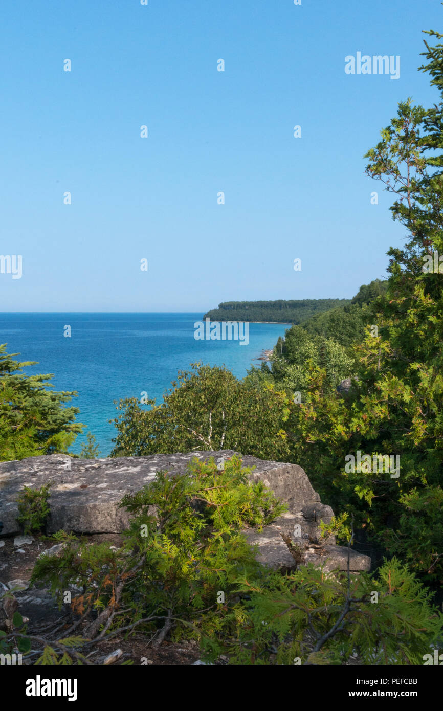 Niagara escarpment cliff limestone hi-res stock photography and images ...