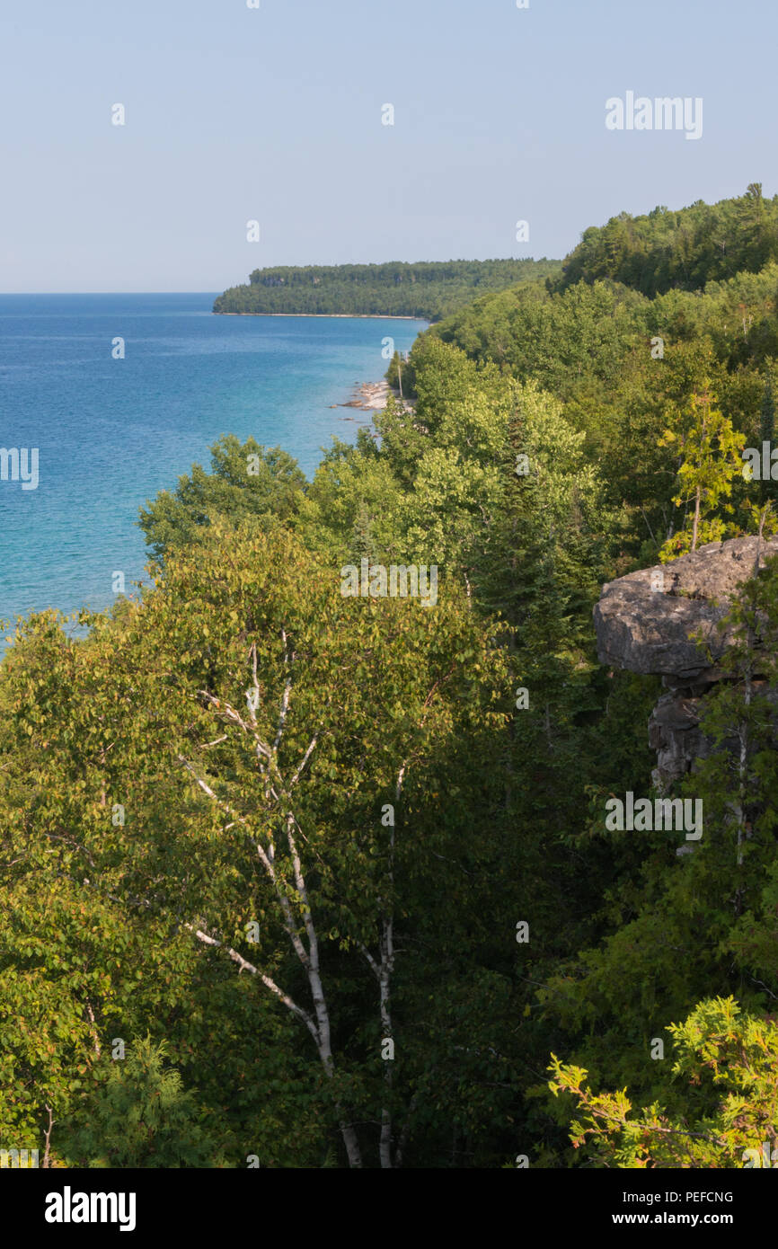 Niagara escarpment cliff limestone hi-res stock photography and images ...