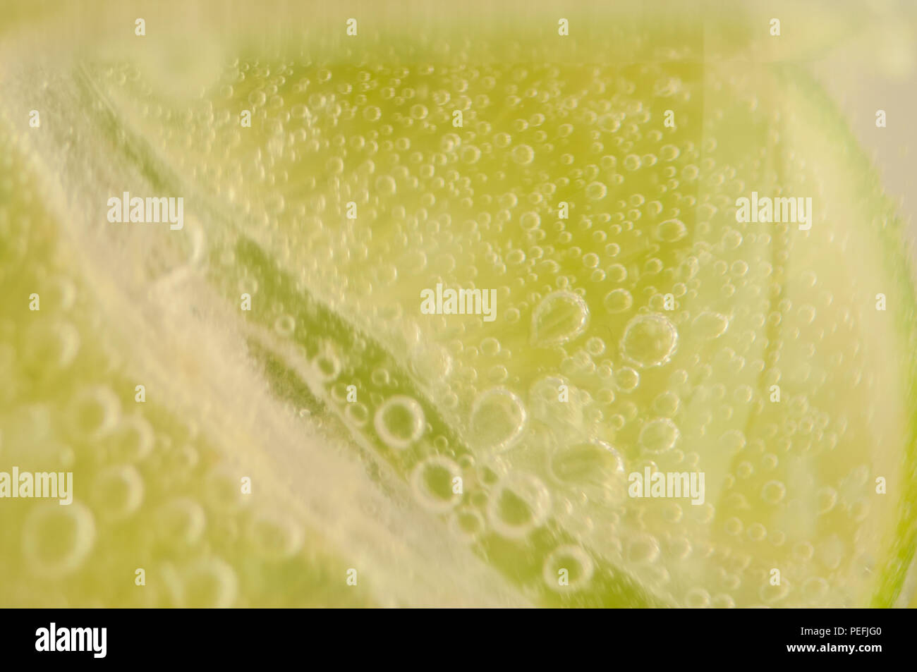 beautiful macro of lime and bubble water for a fresh cocktail Stock ...