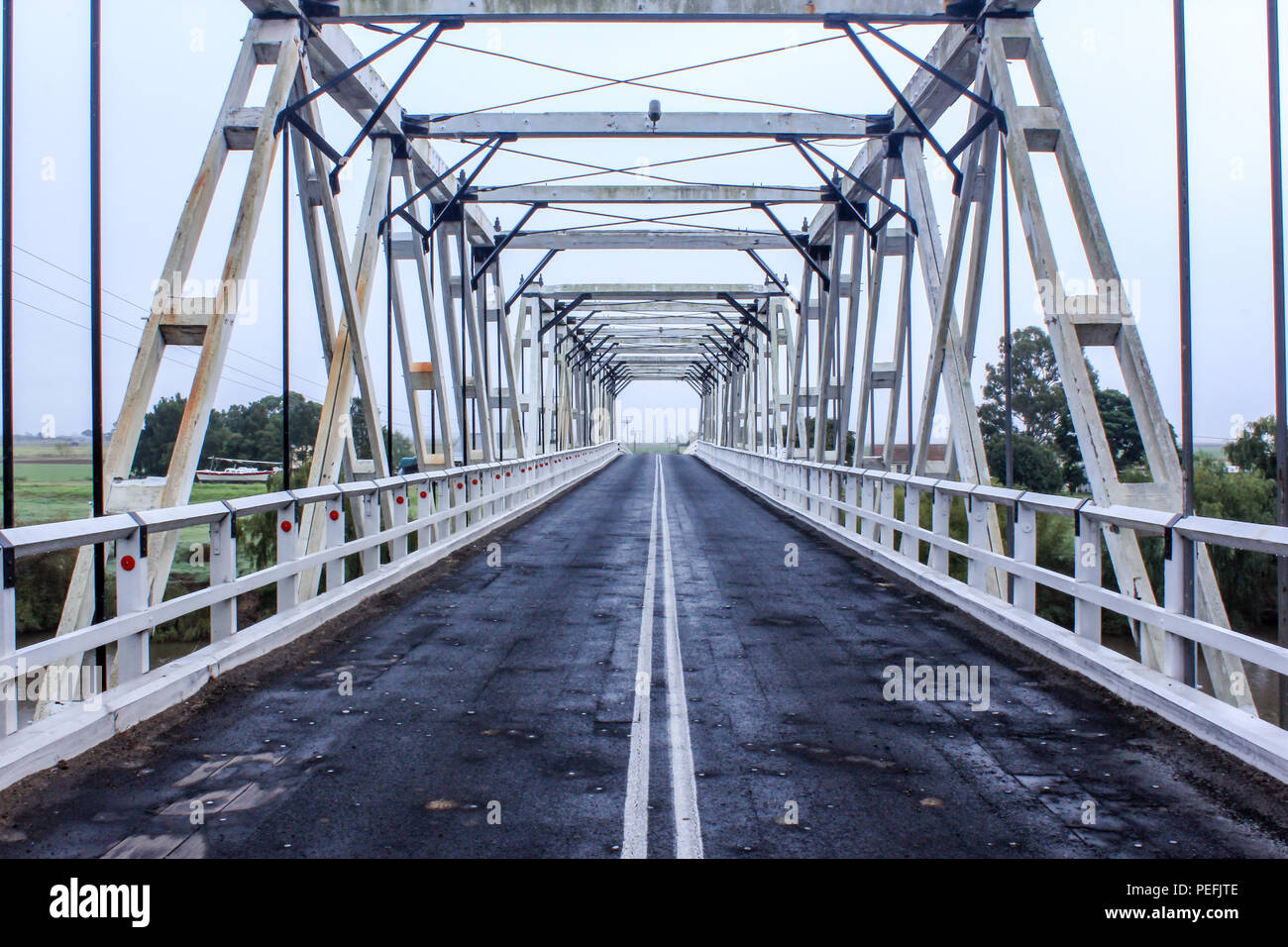 Timber truss bridge hi-res stock photography and images - Alamy