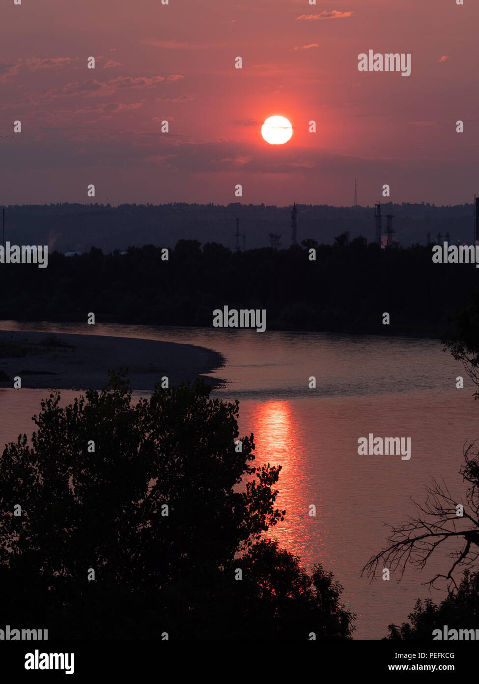 Fire red dawn sky forest hi-res stock photography and images - Alamy