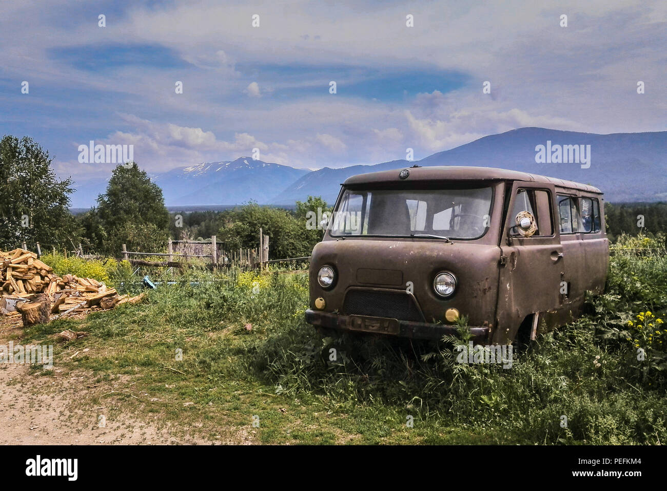 Rust old rusted van hi-res stock photography and images - Alamy