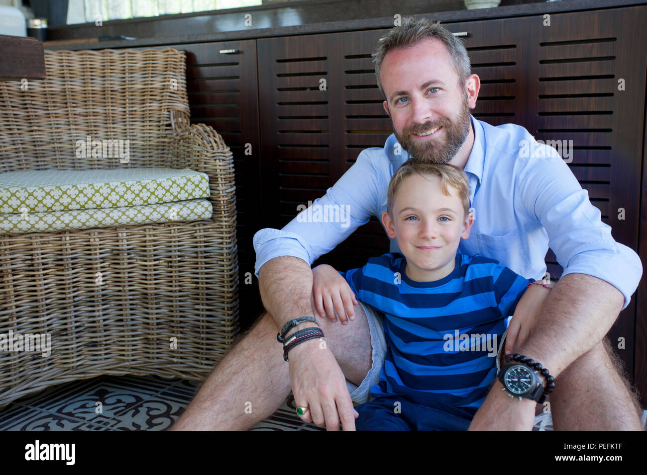 Smiling moment hi-res stock photography and images - Alamy