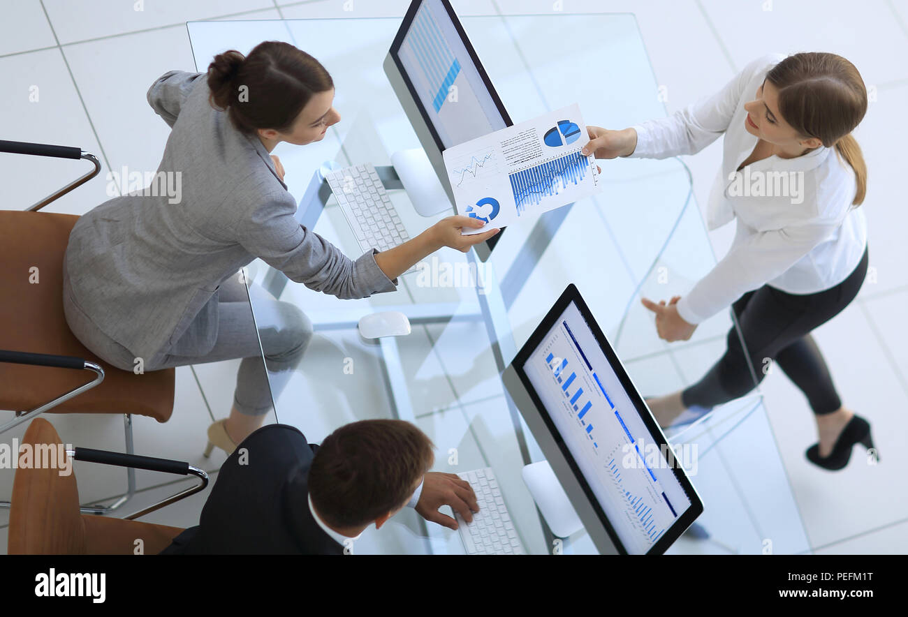Manager conveys employee documents hi-res stock photography and images ...