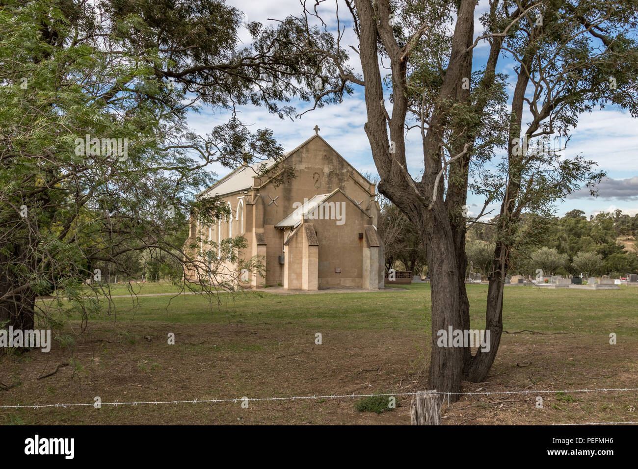 Country church architecture hi-res stock photography and images - Alamy
