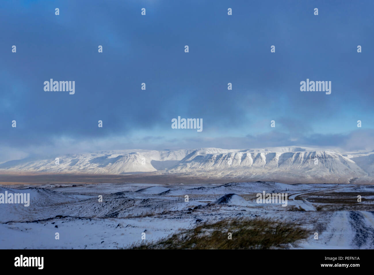 Snowy arctic tundra landscape hi-res stock photography and images - Alamy