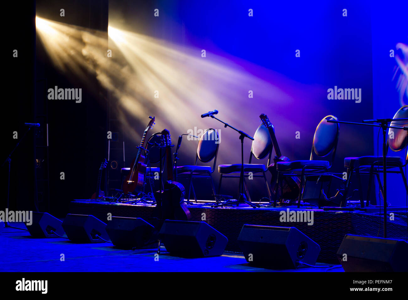 Empty stage lights hi-res stock photography and images - Alamy