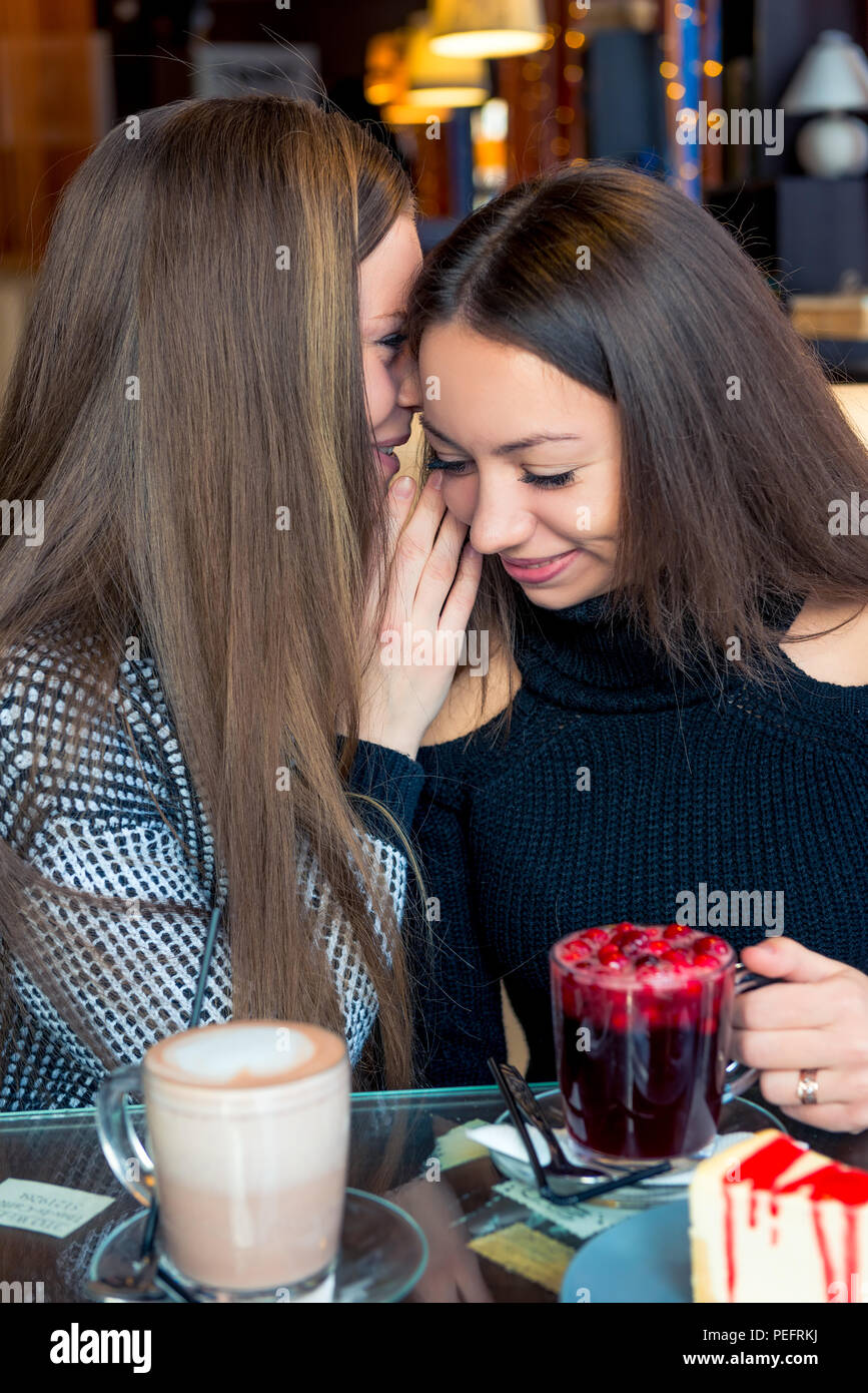 Girlfriends in coffee gossip hi-res stock photography and images - Alamy
