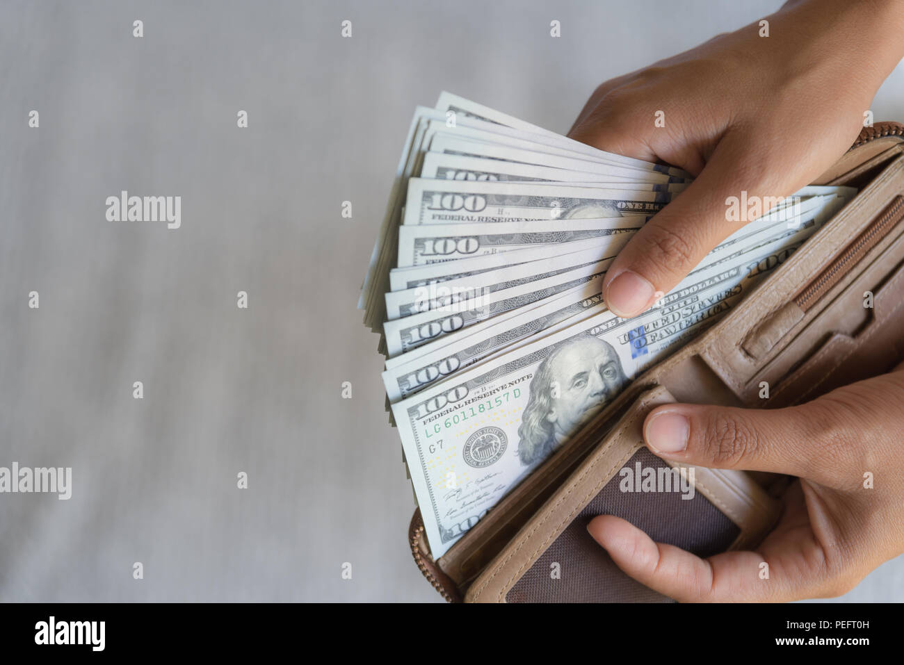 African female hand holding banknote hi-res stock photography and ...