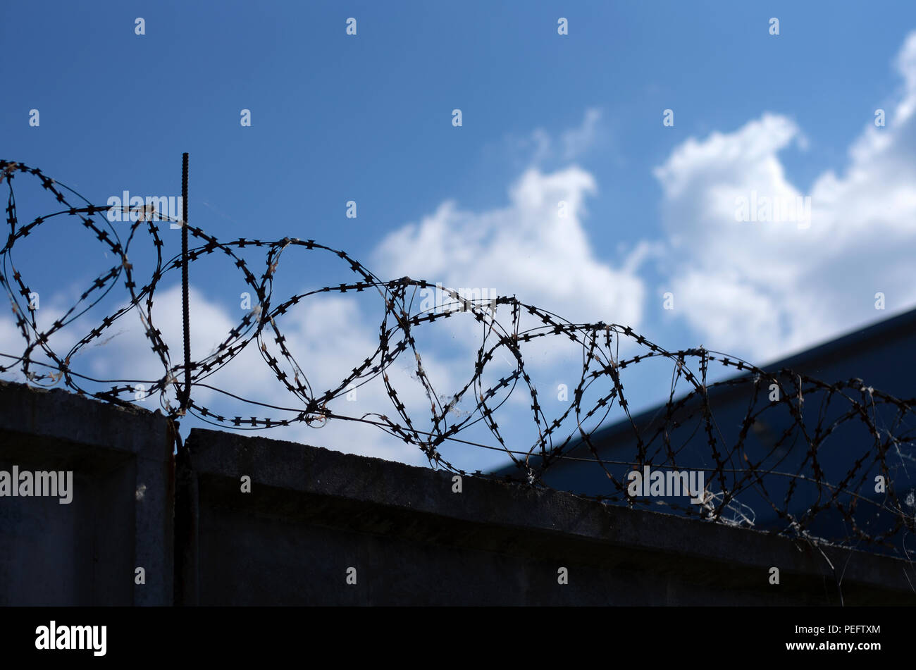 Bob wire fence hi-res stock photography and images - Alamy