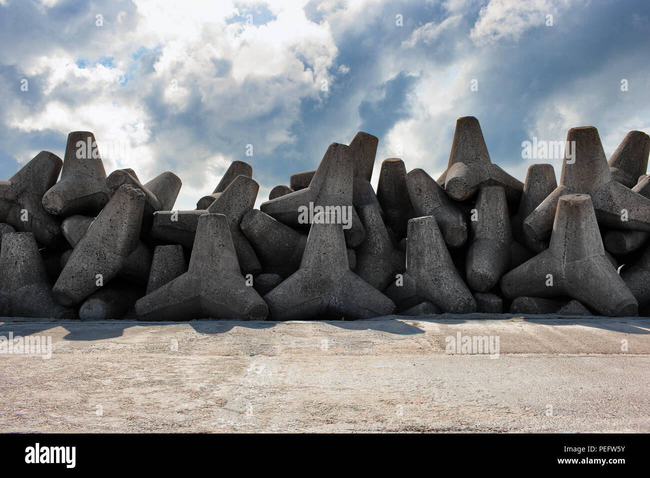 Tetrapod structure hi-res stock photography and images - Alamy