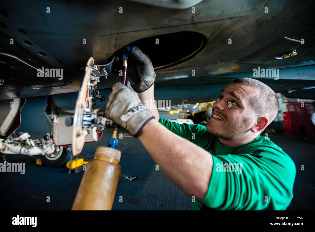 F a 18e super hornet engine hi-res stock photography and images - Alamy
