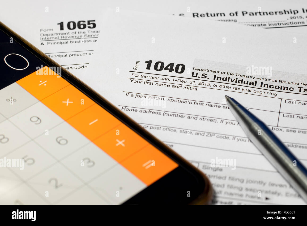 1065 tax form hi-res stock photography and images - Alamy