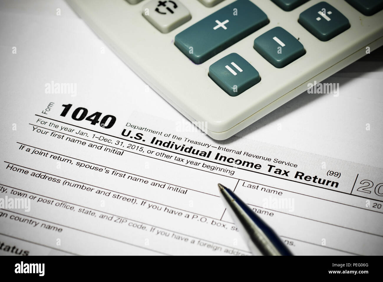 1040 us tax form hi-res stock photography and images - Alamy