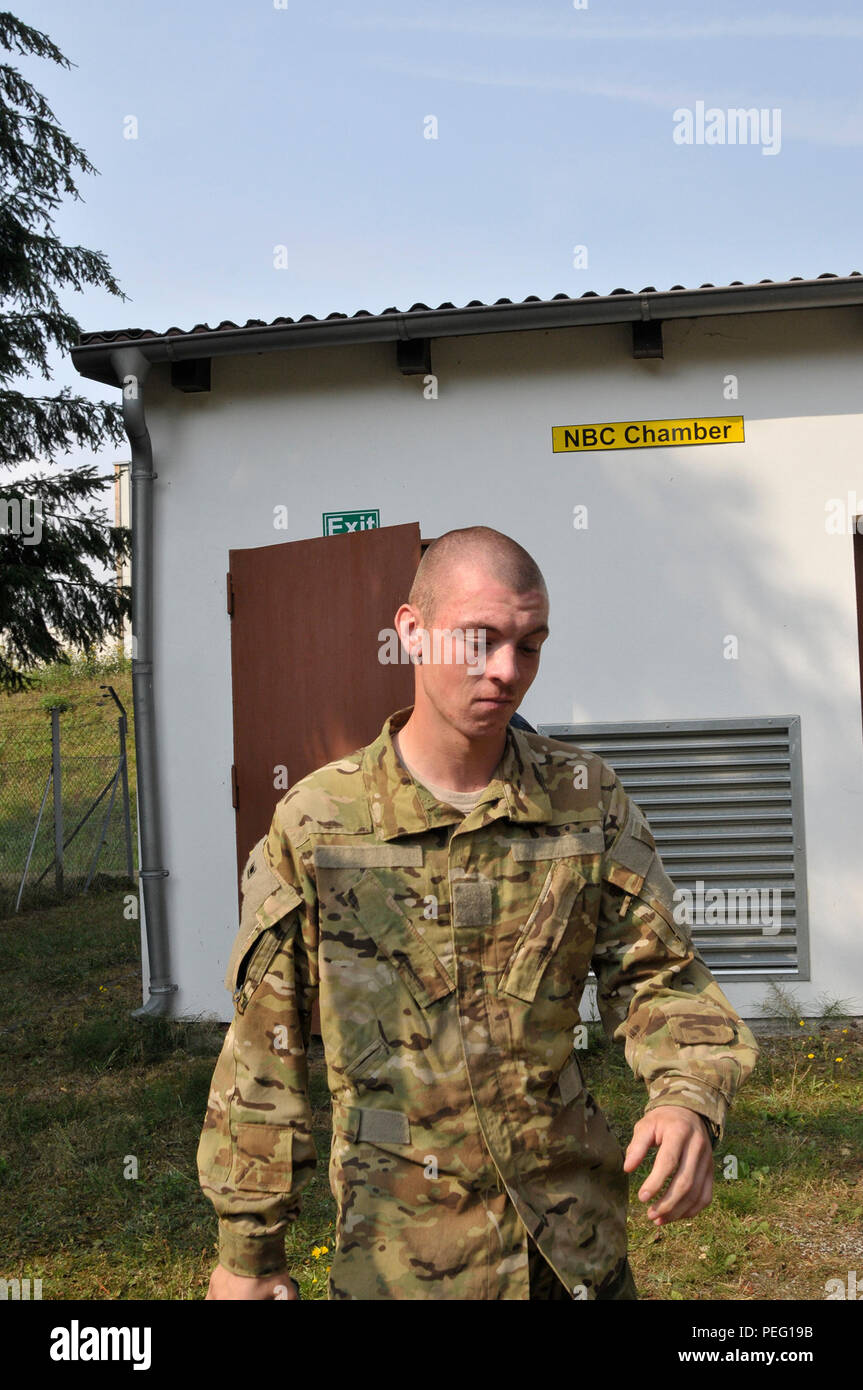 U.S. Army Soldiers assigned to 4-3th Assault Helicopter Battalion, 12th ...