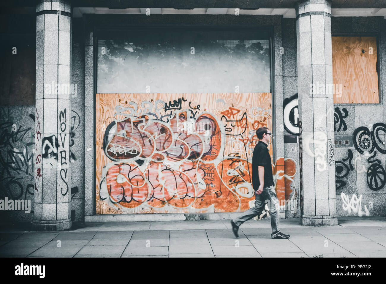 Graffitied building hi-res stock photography and images - Alamy
