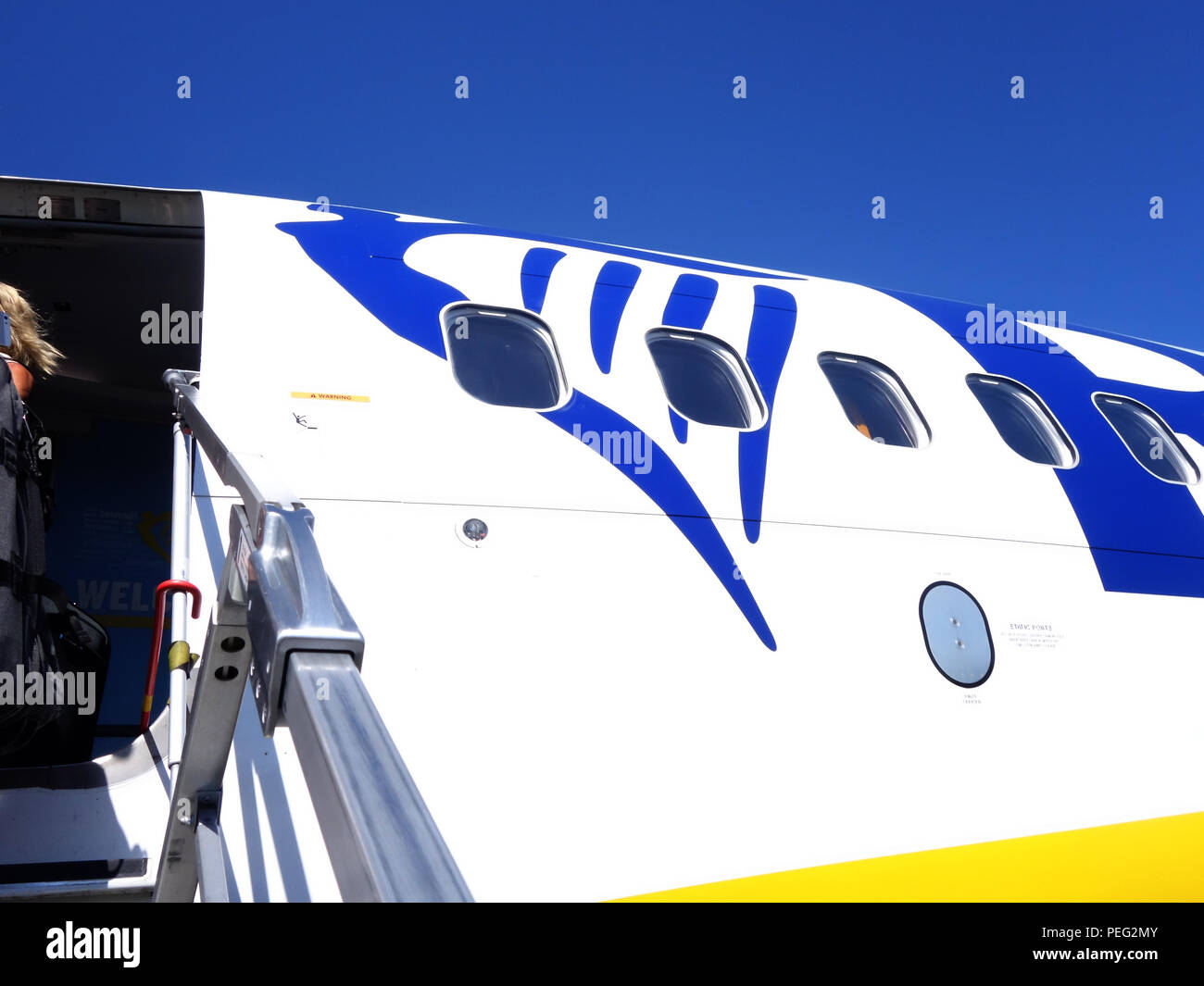 Ryanair logo hi-res stock photography and images - Alamy
