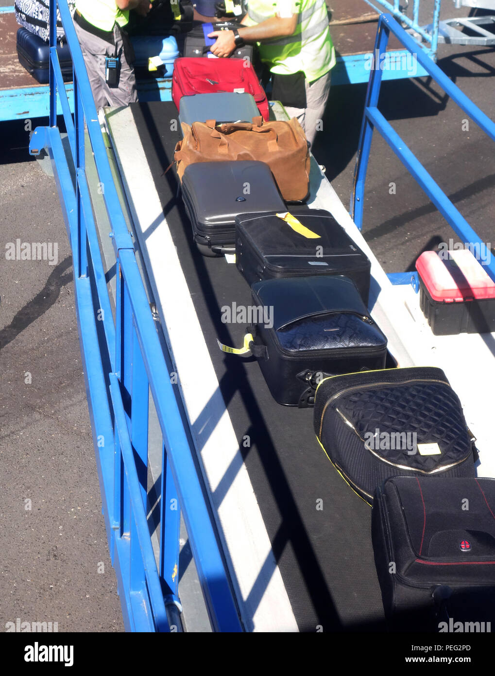 Luggage Plane Load Stock Photos & Luggage Plane Load Stock Images - Alamy
