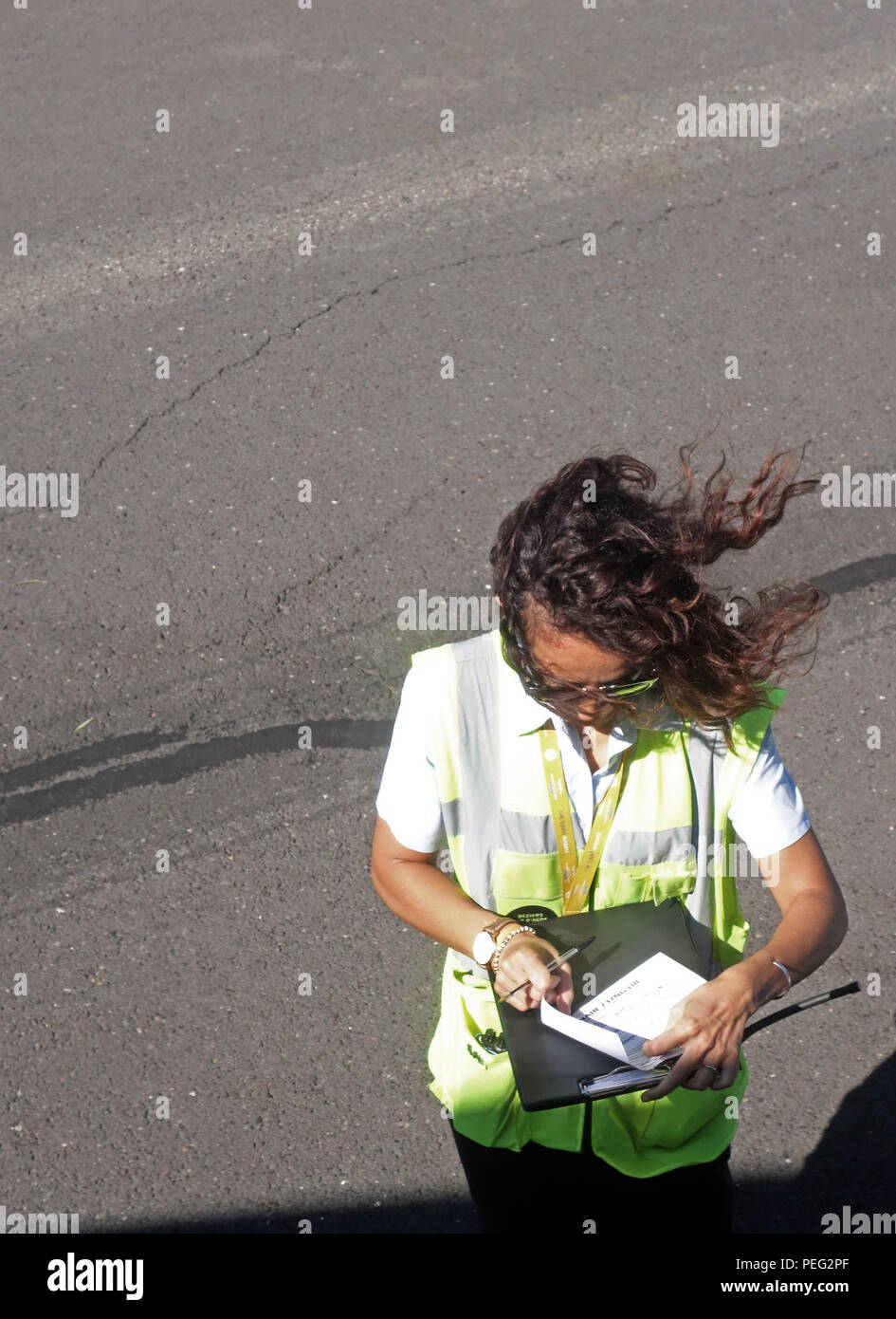 Ryanair uniform hi-res stock photography and images - Alamy