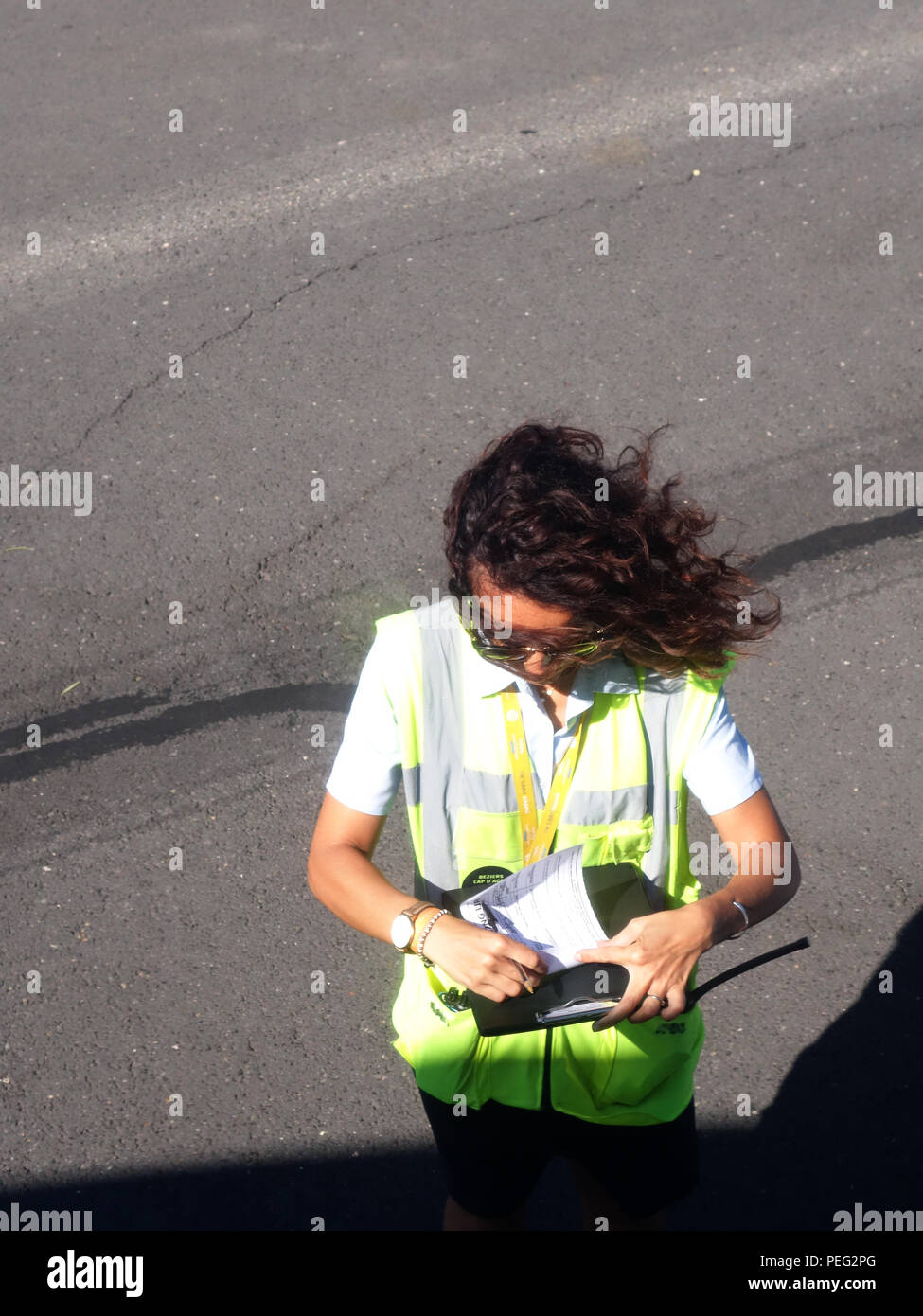 Ryanair uniform hi-res stock photography and images - Alamy