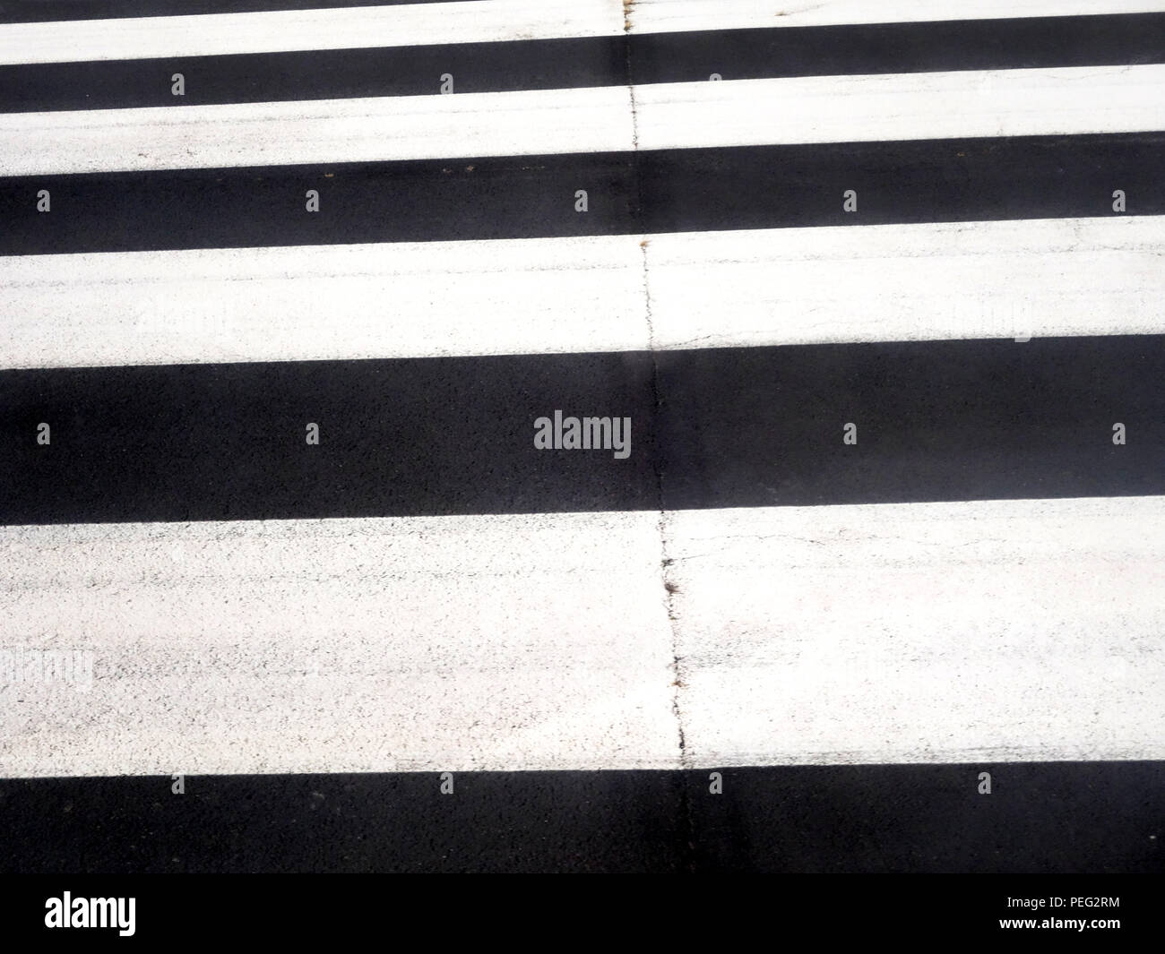 Runway markings hi-res stock photography and images - Alamy