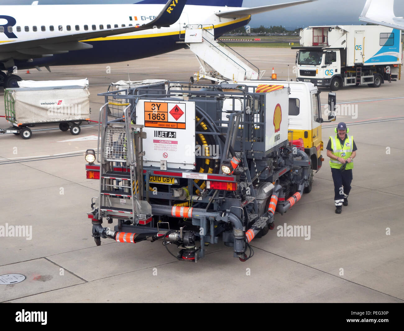 Airside safety hi-res stock photography and images - Alamy