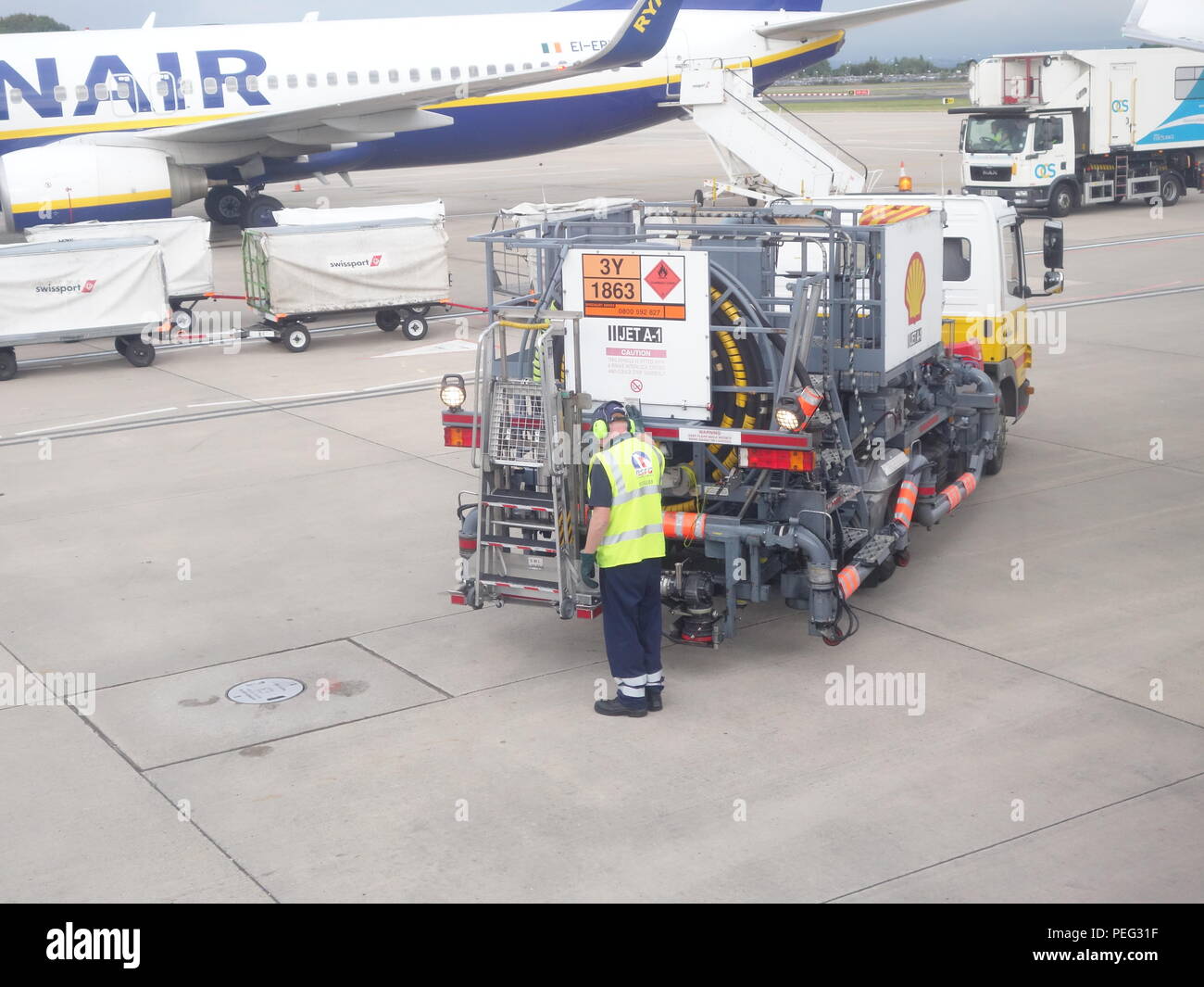 3y 1863 aviation fuel sign hi-res stock photography and images - Alamy