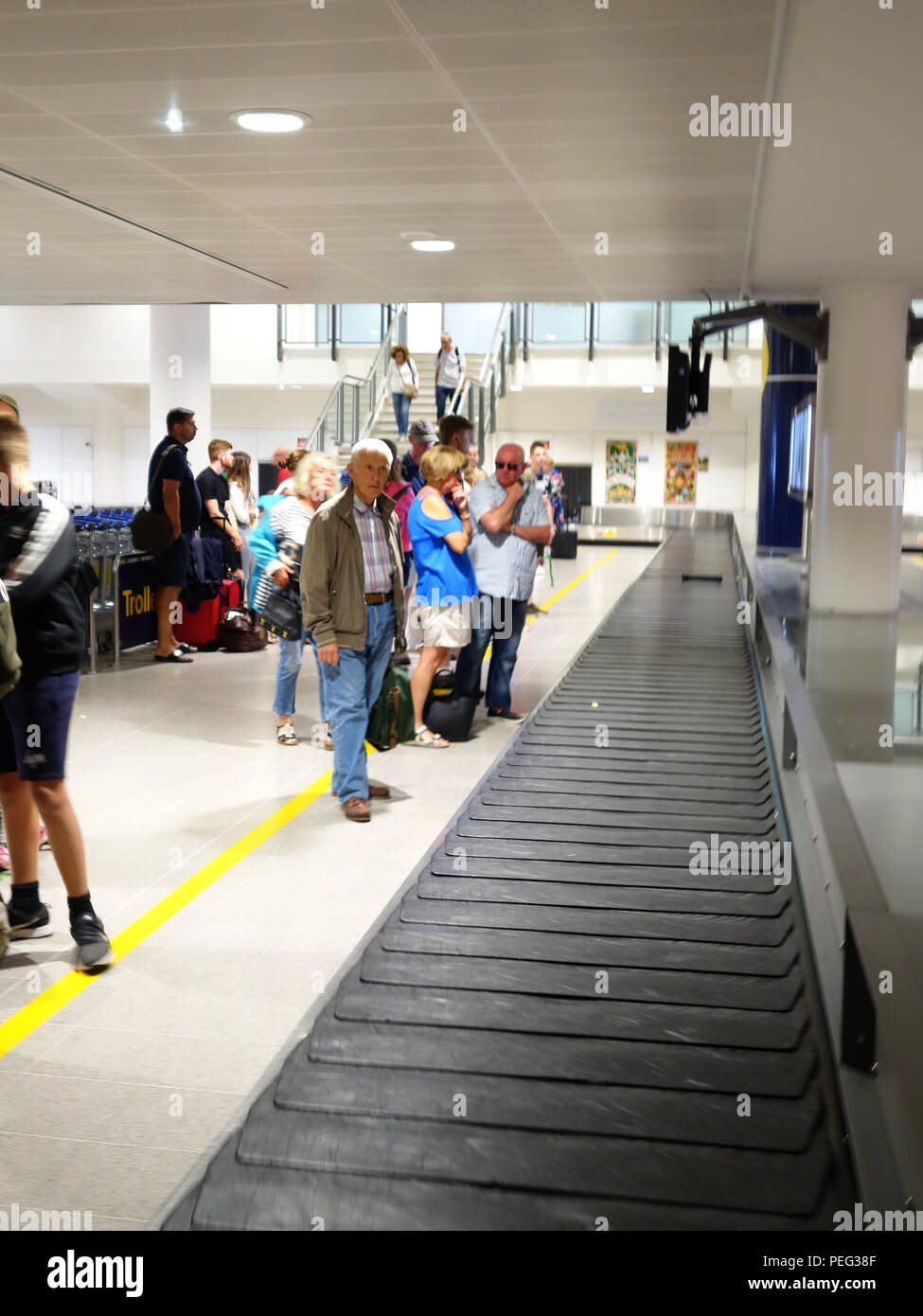 Conveyor Belt Airport Stock Photos & Conveyor Belt Airport Stock Images ...