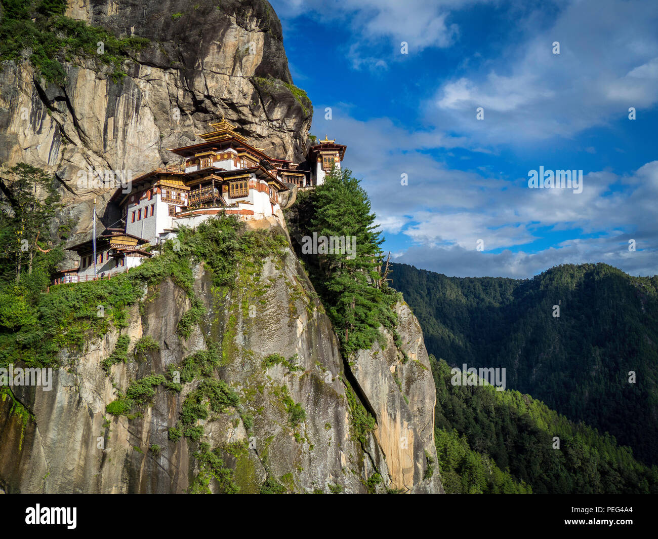 Bhutan mountains hi-res stock photography and images - Alamy