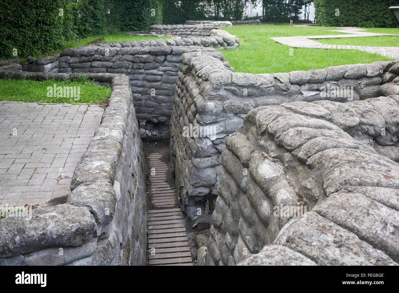 Dug well hi-res stock photography and images - Alamy